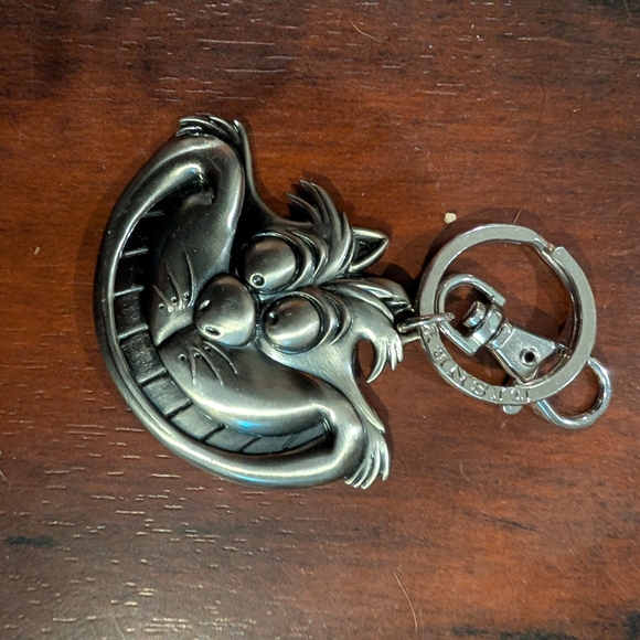Disney | Accessories | Alice In Wonderland Cheshire Cat Face Pewter Key ...